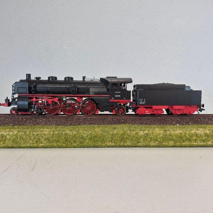 ② Märklin H0 - 37187 - Stoomlocomotief met tender (1) - BR 18 — Trains ...